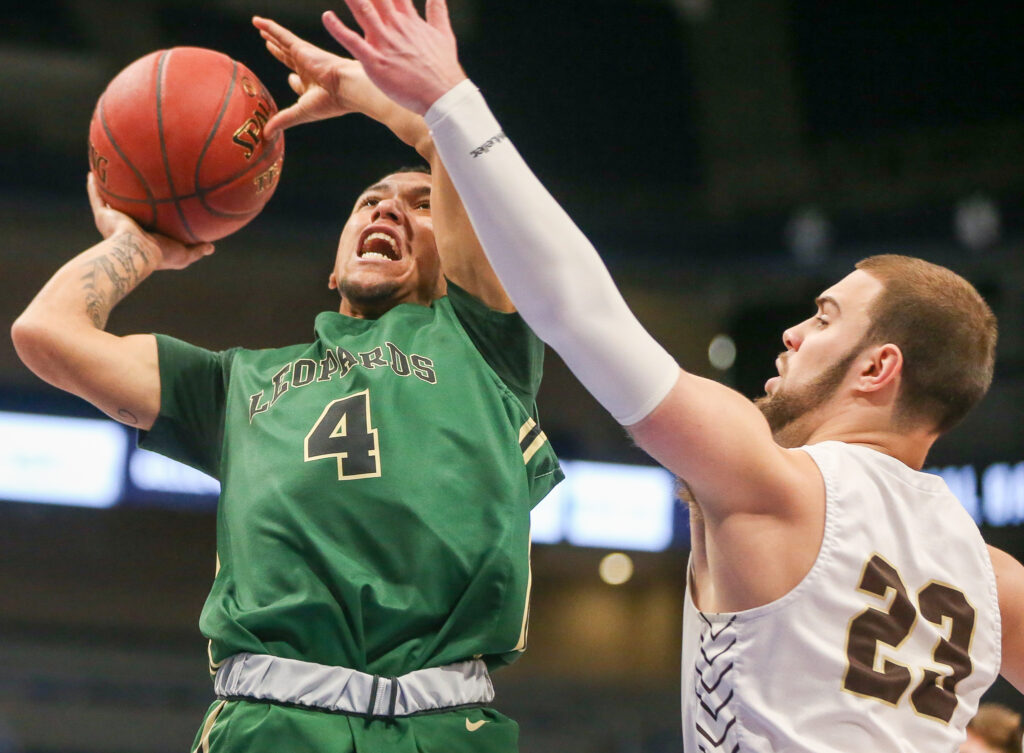 Whitlock joins 1,000-point club - Mon Valley Independent