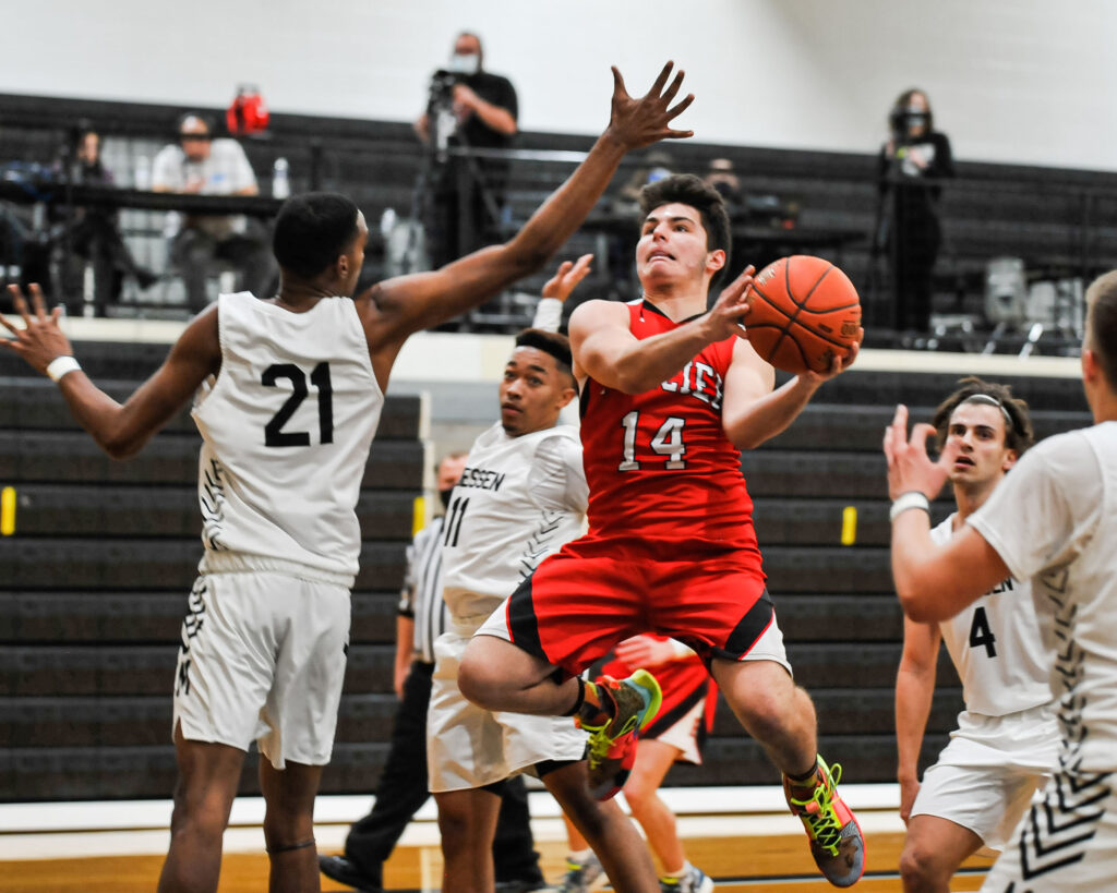 Commodores take hold of section lead - Mon Valley Independent