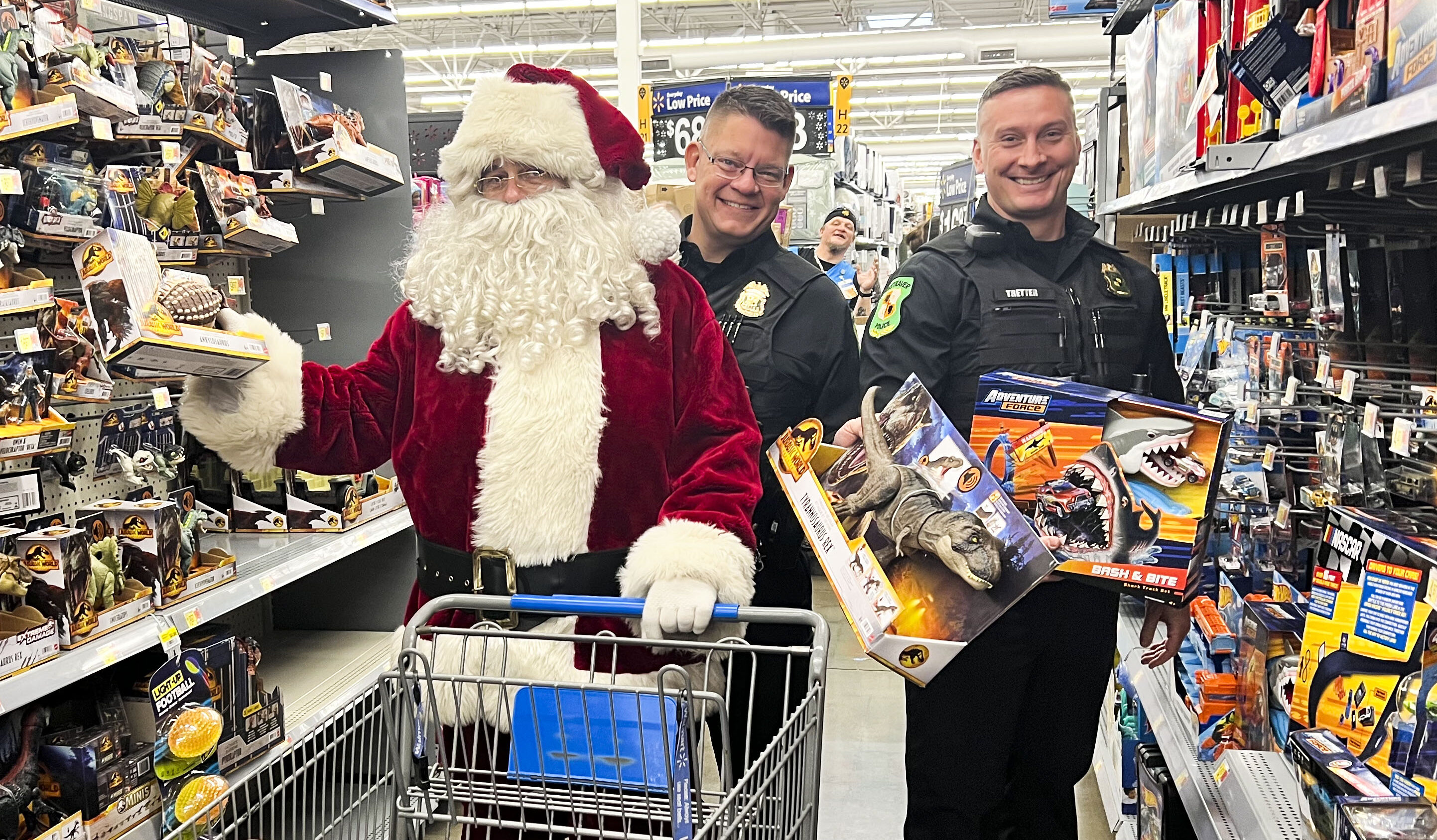 Volunteers join police for Santa Cop program - Mon Valley Independent