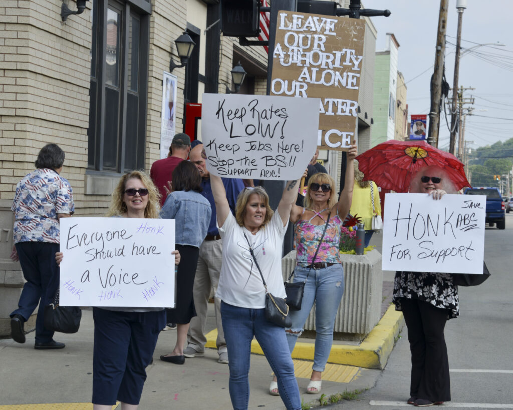 Large crowd protests at Charleroi council meeting - Mon Valley Independent