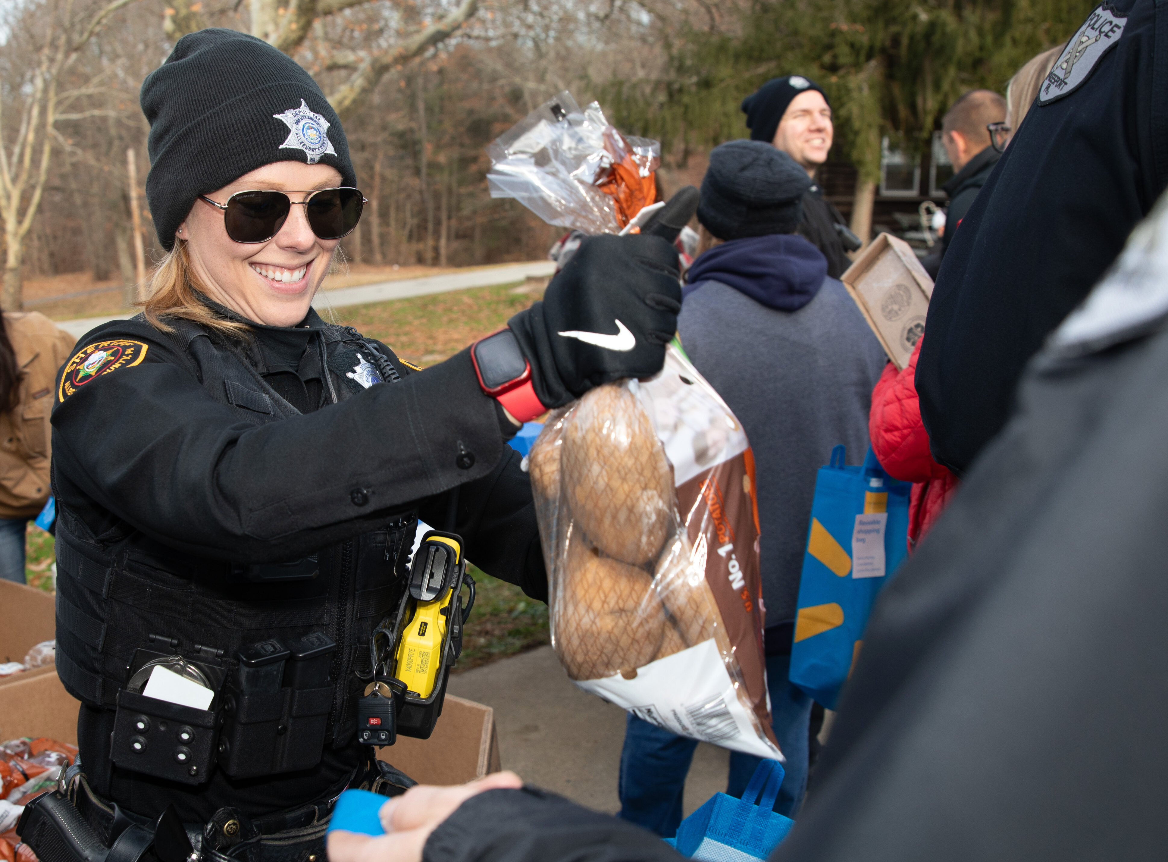Thanksgiving dinner giveaway at Renzie Park - Mon Valley Independent