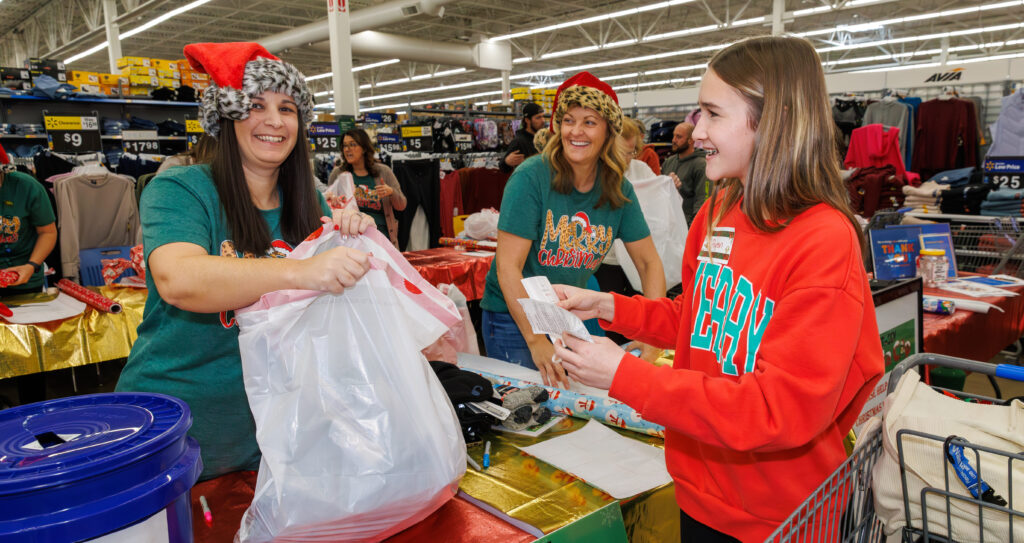 Santa Cop program provides gifts for children in need - Mon Valley ...