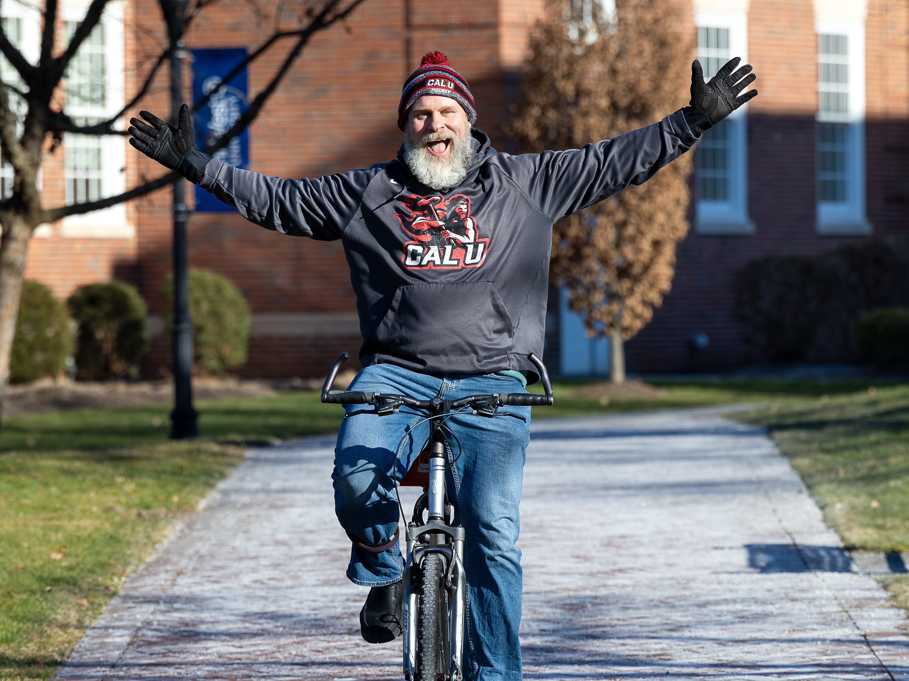 Look, no hands! - Mon Valley Independent