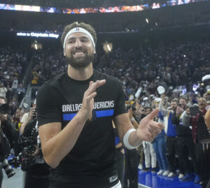 Thompson returns to cheers from Warriors employees - Mon Valley Independent