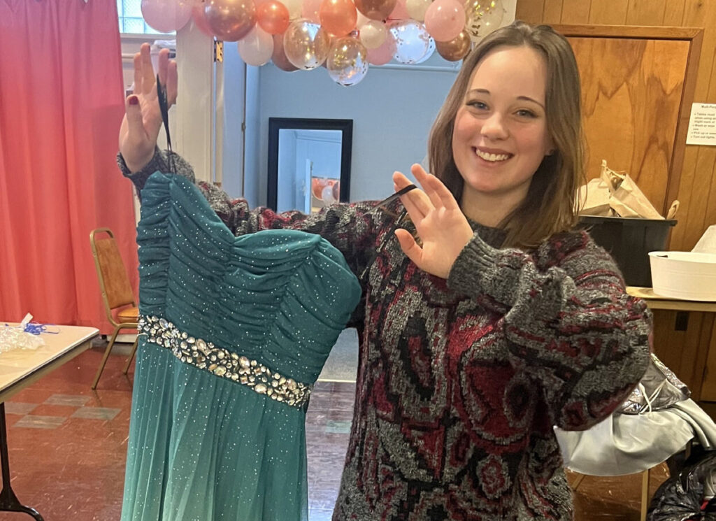 ‘Prom-fident’ to provide dresses free of charge - Mon Valley Independent