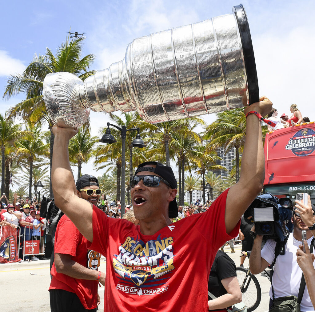 Panthers celebrate back-to-back Cups with parade Sunday - Mon Valley ...