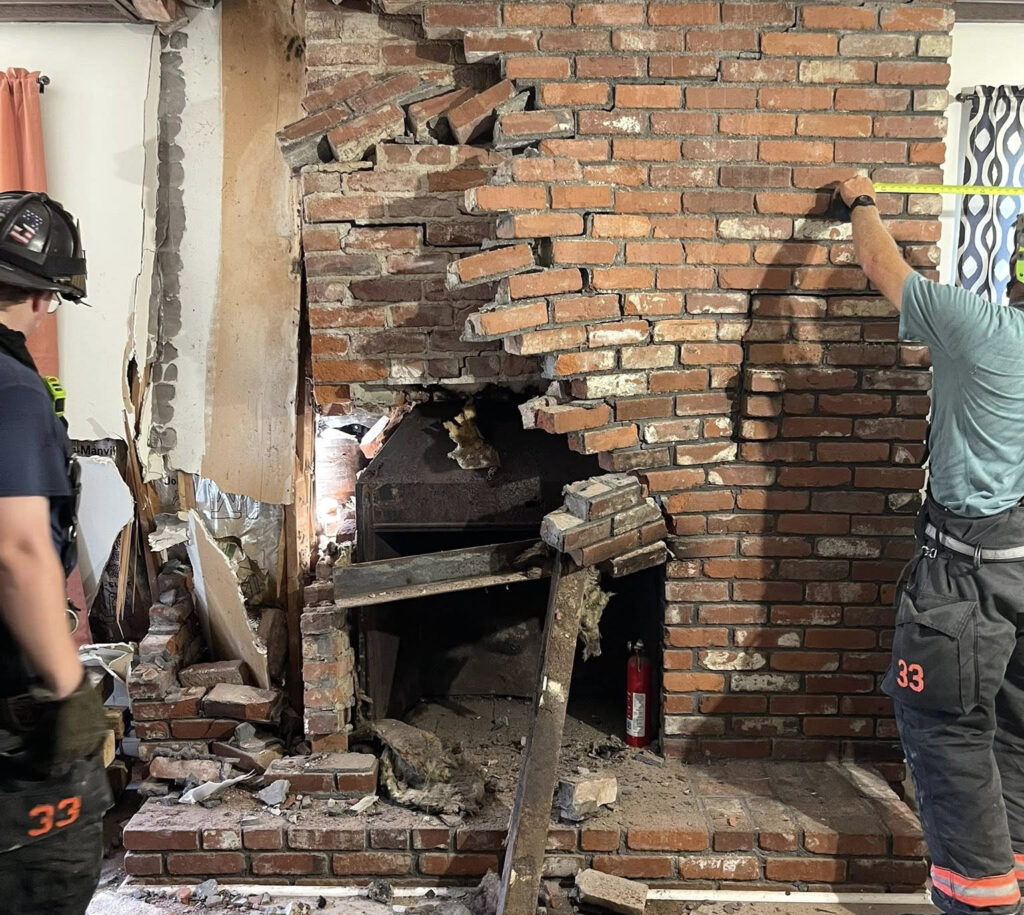 Car crashes into Charleroi home - Mon Valley Independent