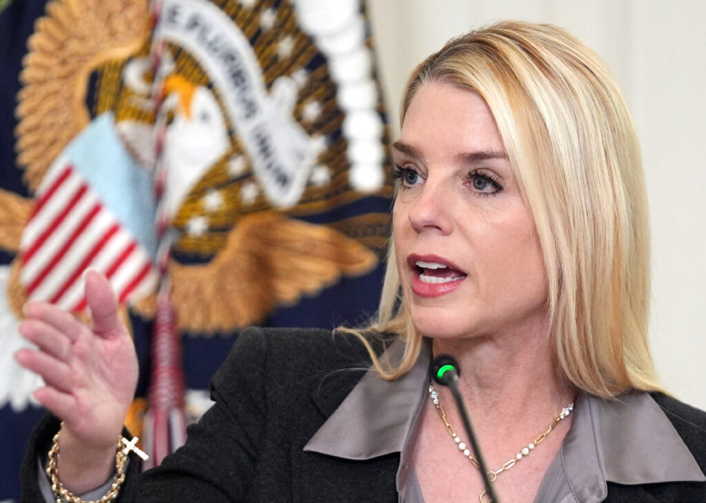 Bondi says U.S. will investigate Epstein’s ties to Clinton & other ...