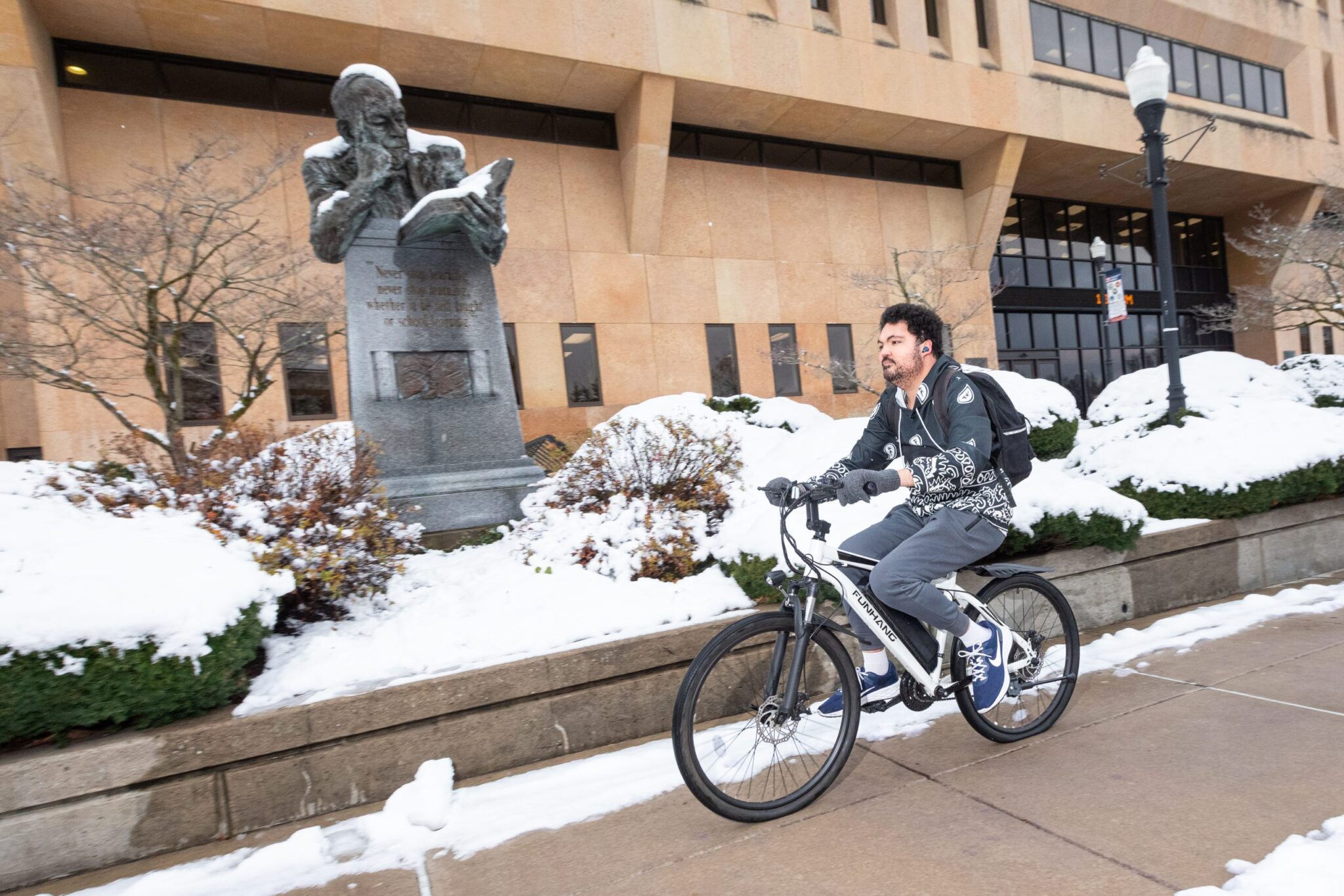 Snow causes slippery morning commute - Mon Valley Independent