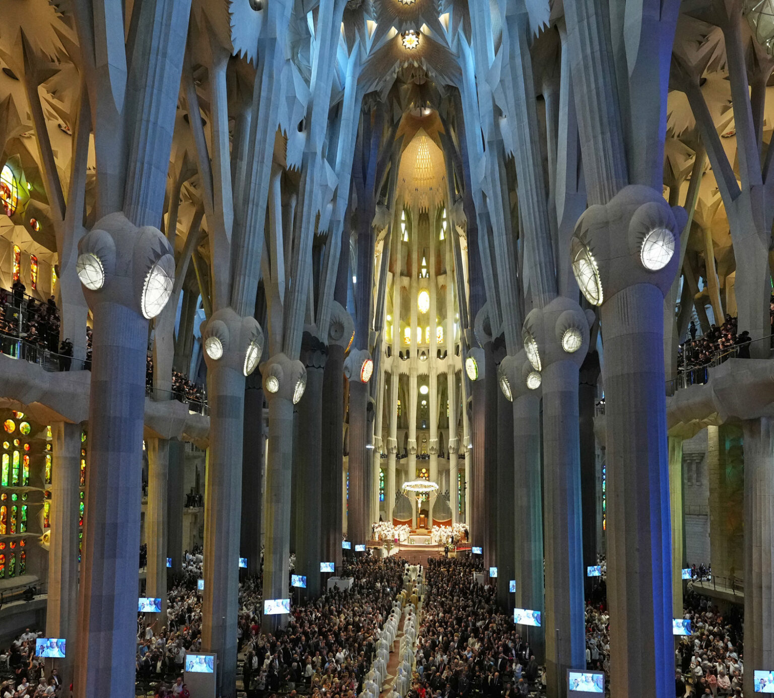 Pope honors Barcelona’s Sagrada Familia as masterpiece of stone, color ...